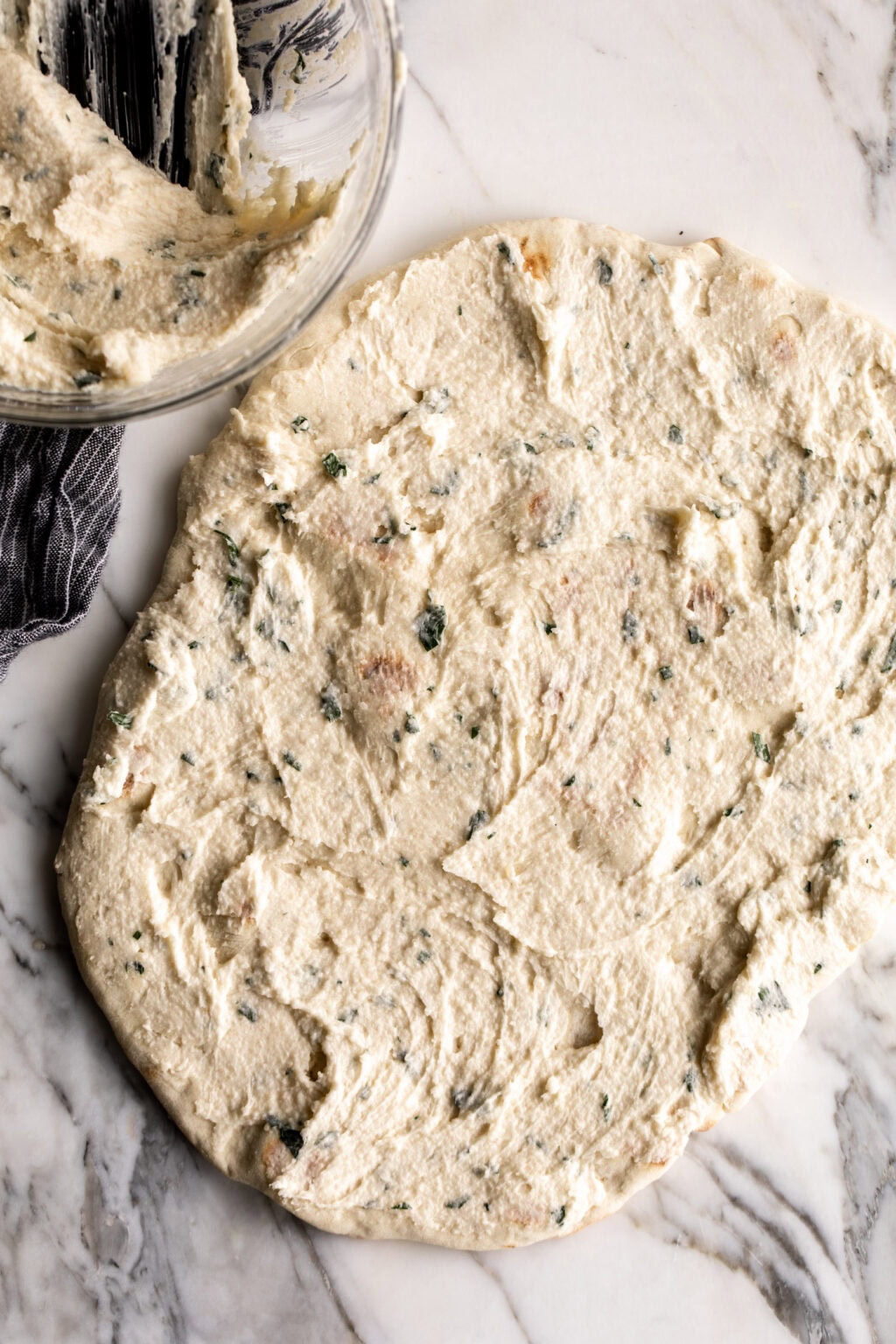 Cheesy Garlic Flatbread Recipe - Cooking with Cocktail Rings