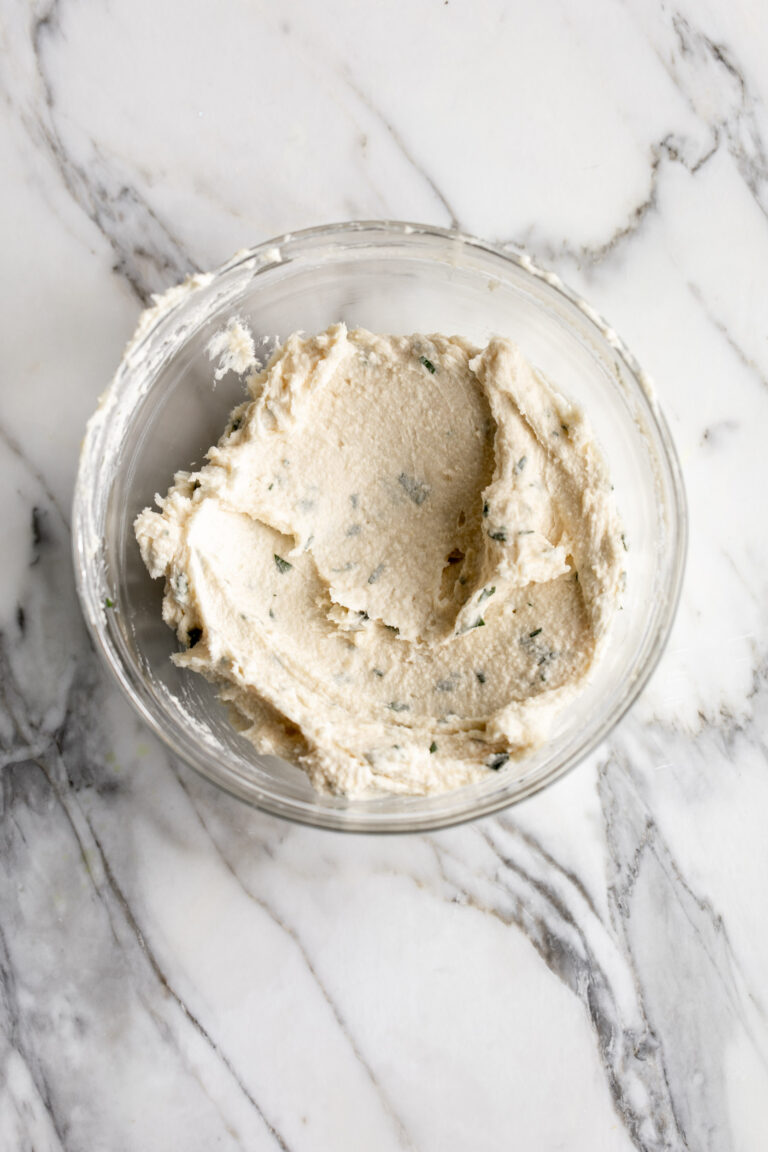 Cheesy Garlic Flatbread Recipe - Cooking with Cocktail Rings