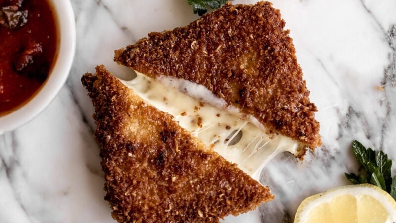 Mozzarella en Carrozza Recipe - Cooking with Cocktail Rings