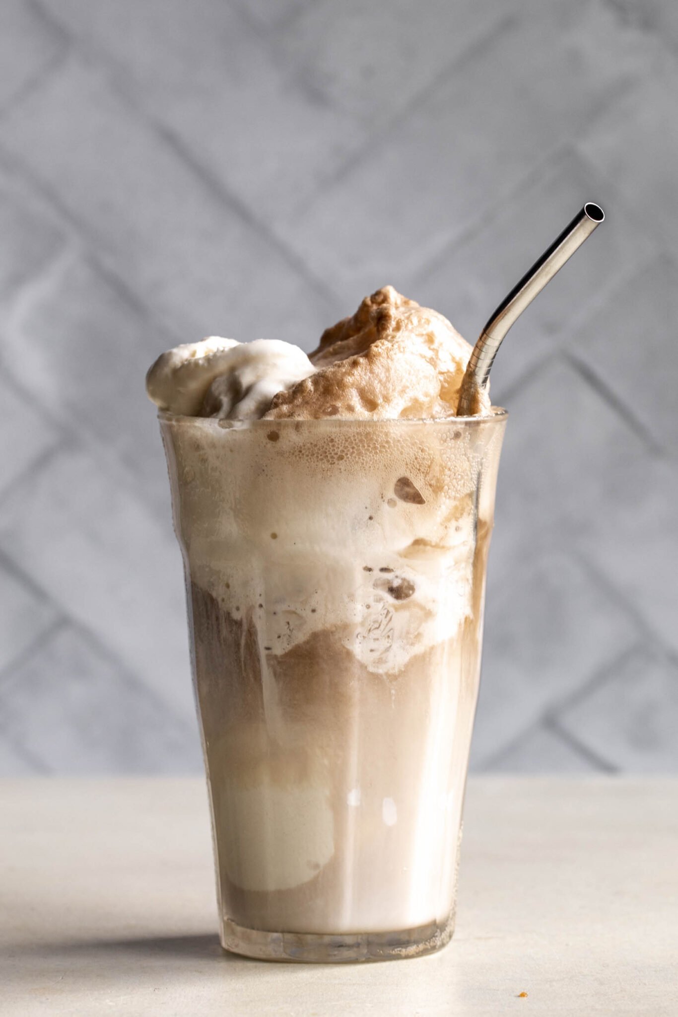 How to Make an Alcoholic Root Beer Float - Cooking with Cocktail Rings