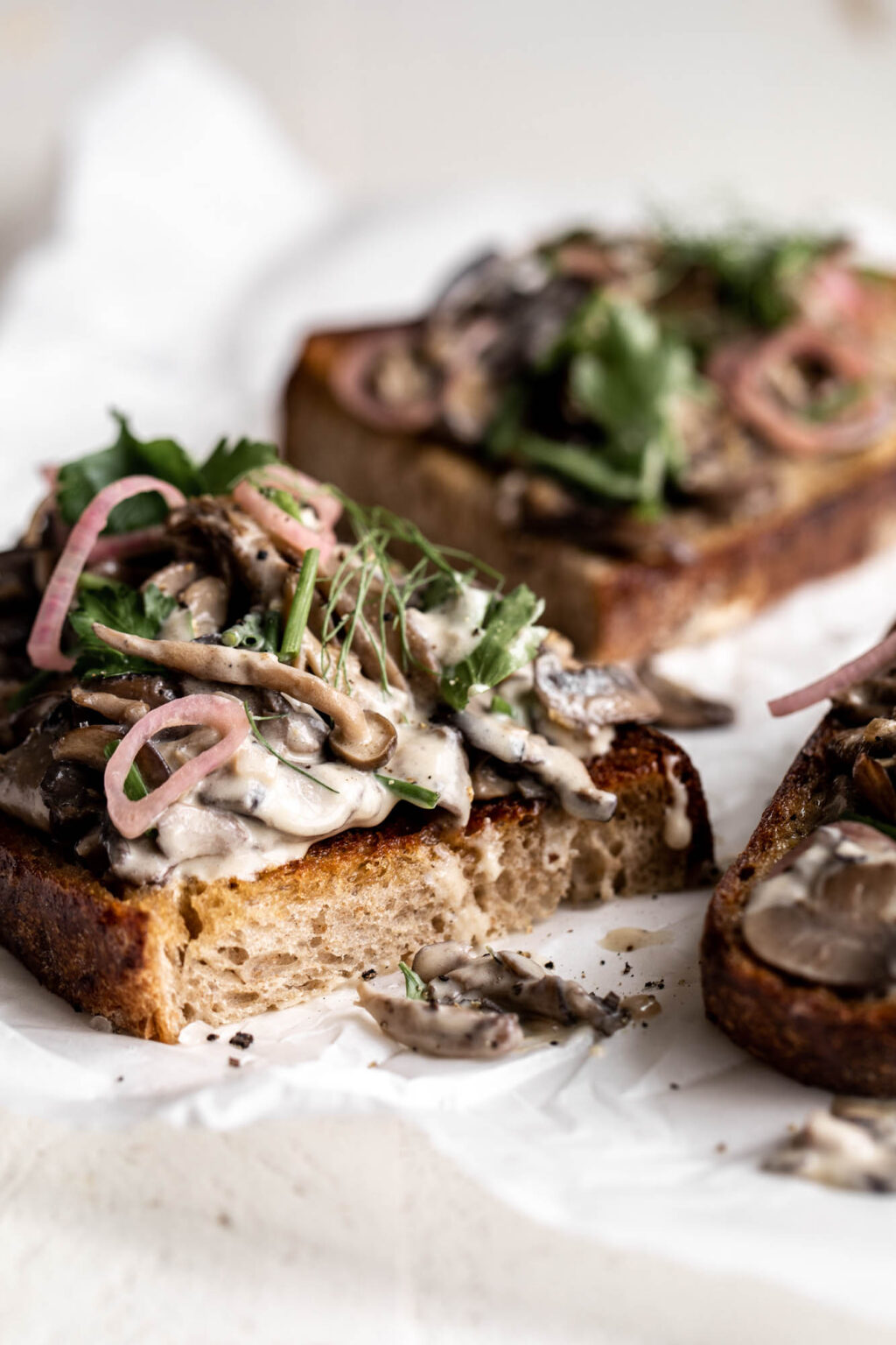 Creamy Mushroom Toast with White Wine & Crème Fraîche - Cooking with ...
